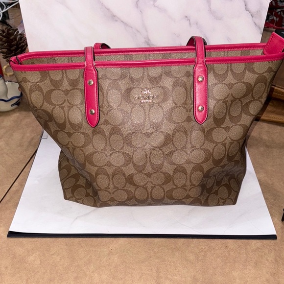 Coach | Bags | Coach City Zip Tote F58292 Signature Canvas Pink Trim ...